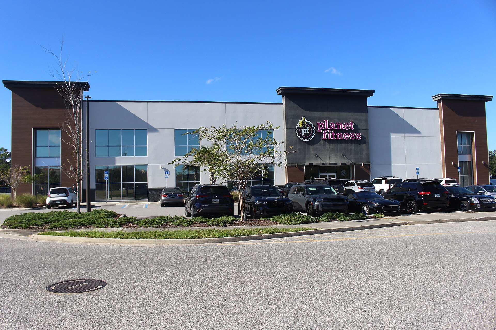 Woman Says Planet Fitness PUNISHED HER Over LOCKER ROOM COMPLAINT ...