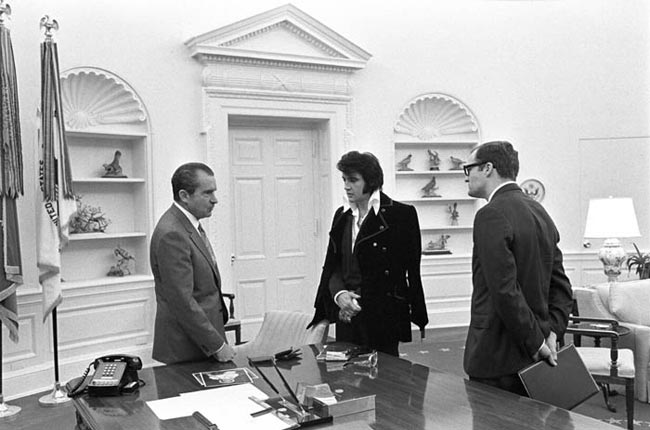 Elvis Photo SPARKS Time Travel Debate | Current Headlines