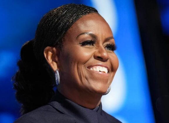 Michelle Obama RESCUES Choking Friend With Heimlich | Current Headlines